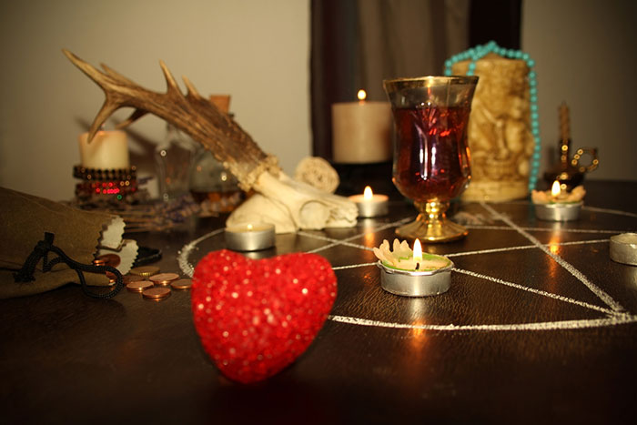 PUTTING A LOVE SPELL ON A MAN MAKE HIM FALL IN LOVE SPELL